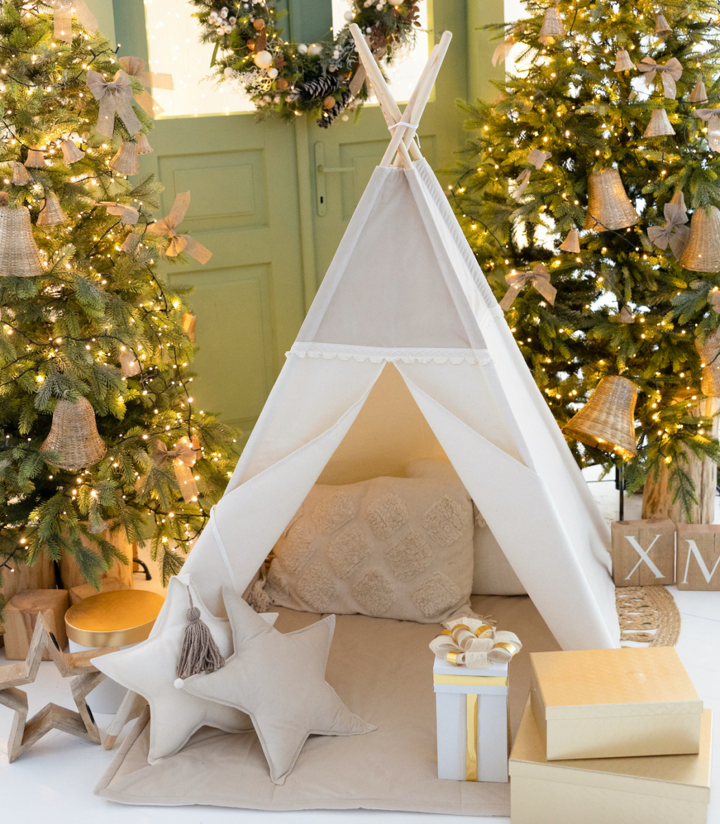 Tipi tent Beige Velvet, set with mat and pillows - Cozydots.com