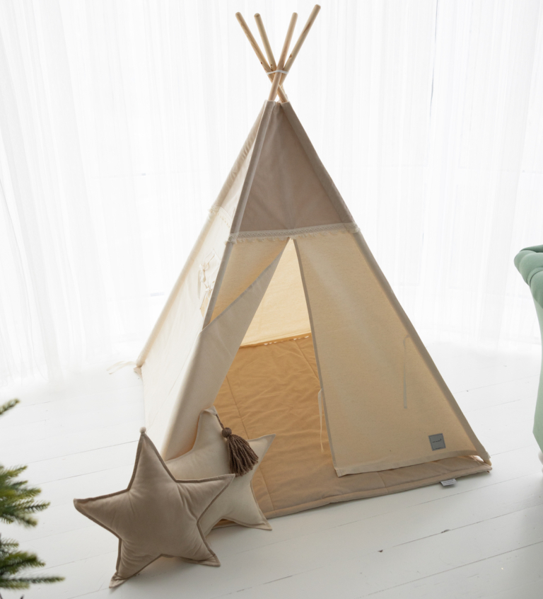 Tipi tent Beige Velvet, set with mat and pillows - Cozydots.com